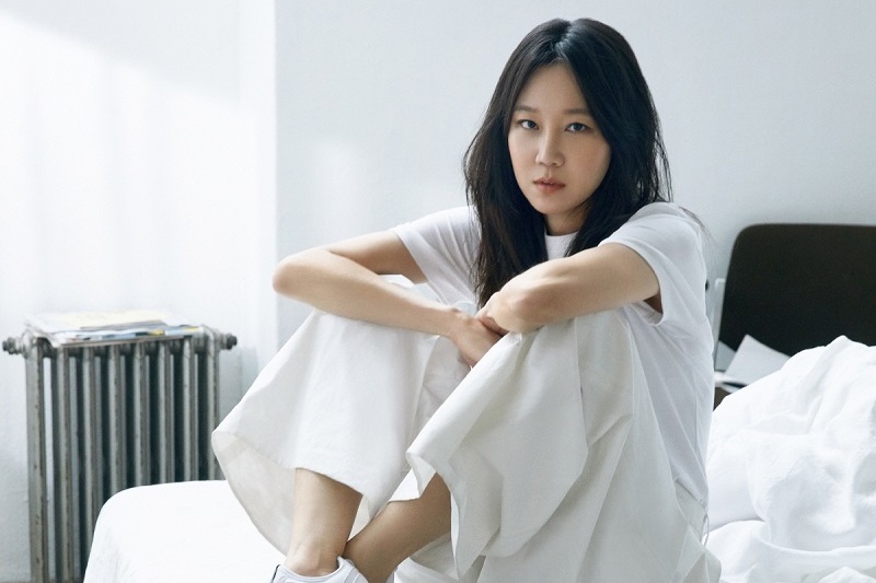 팔색조 배우 공효진 봄 화보 비하인드 컷 패션서울