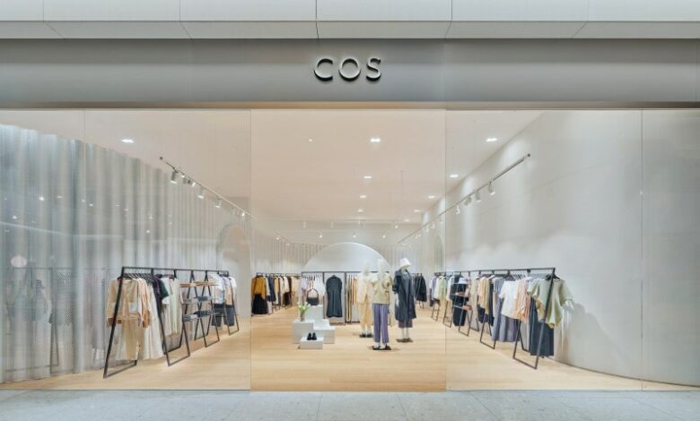 COS, 지속가능한 소재 활용한 현대 중동점 오픈