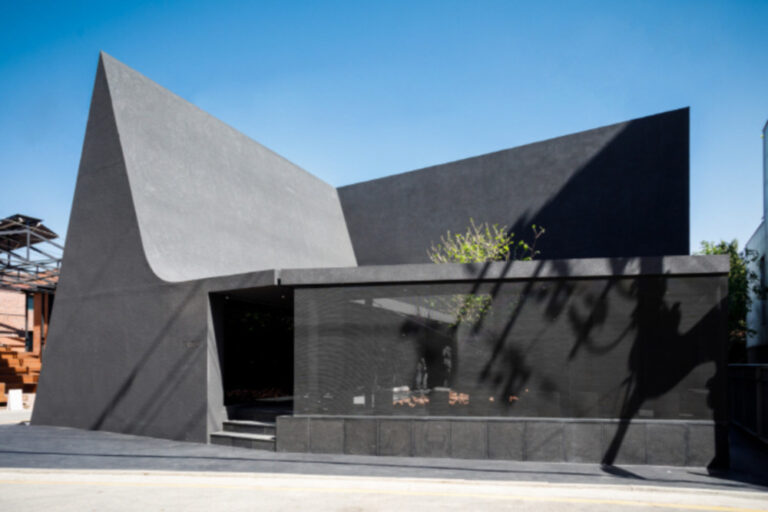 High-End K-Fashion Landmark Gathers at Dosan Park - global fashionseoul